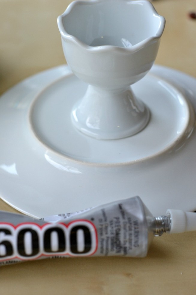 How to make a cupcake stand in 3 easy steps.