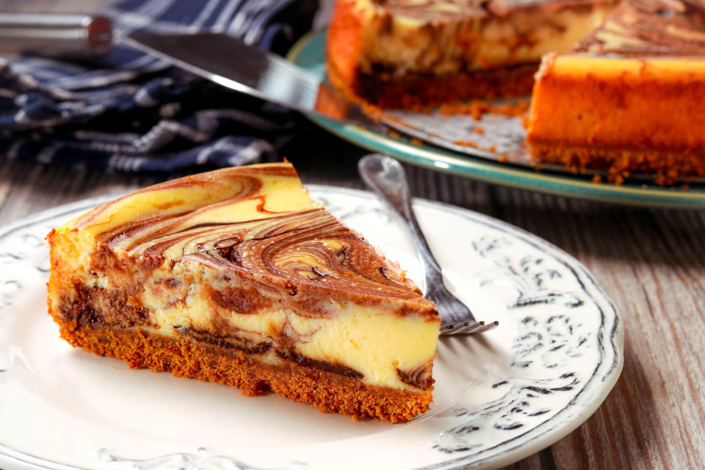 Hot Fudge Marble Cheesecake | an easy cheesecake recipe!