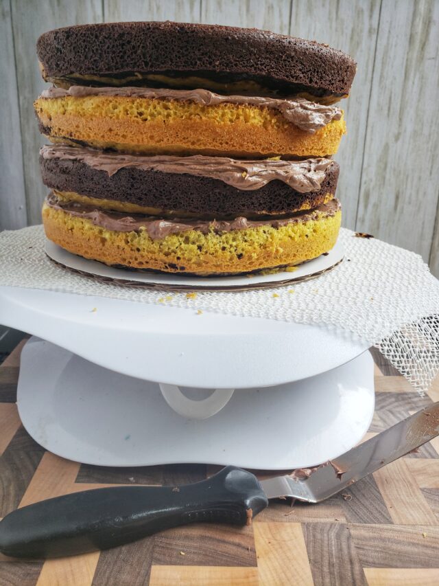 How to Make a Giraffe Cake: A Simple Step-By-Step Guide