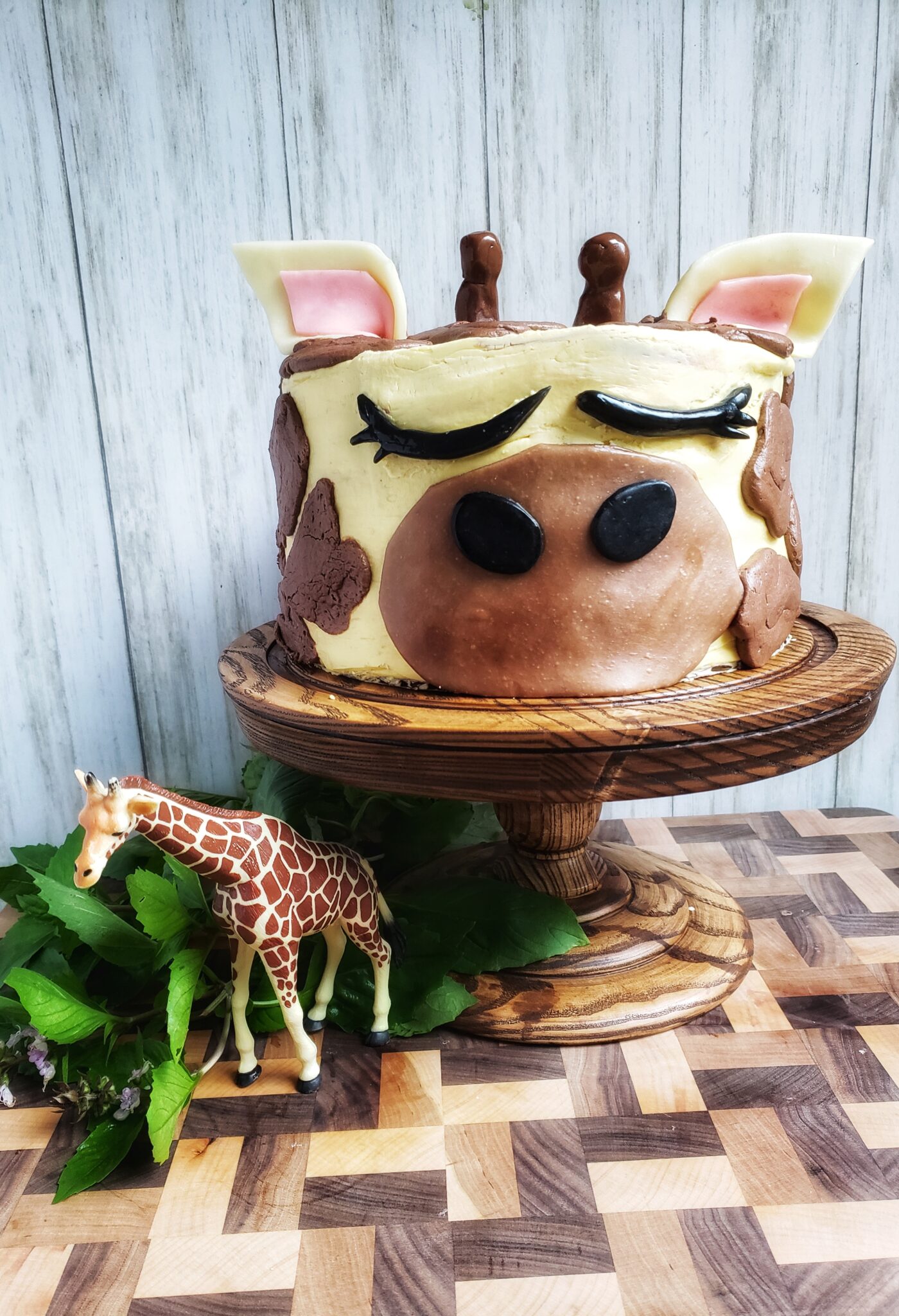 How to Make a Giraffe Cake: A Simple Step-By-Step Guide