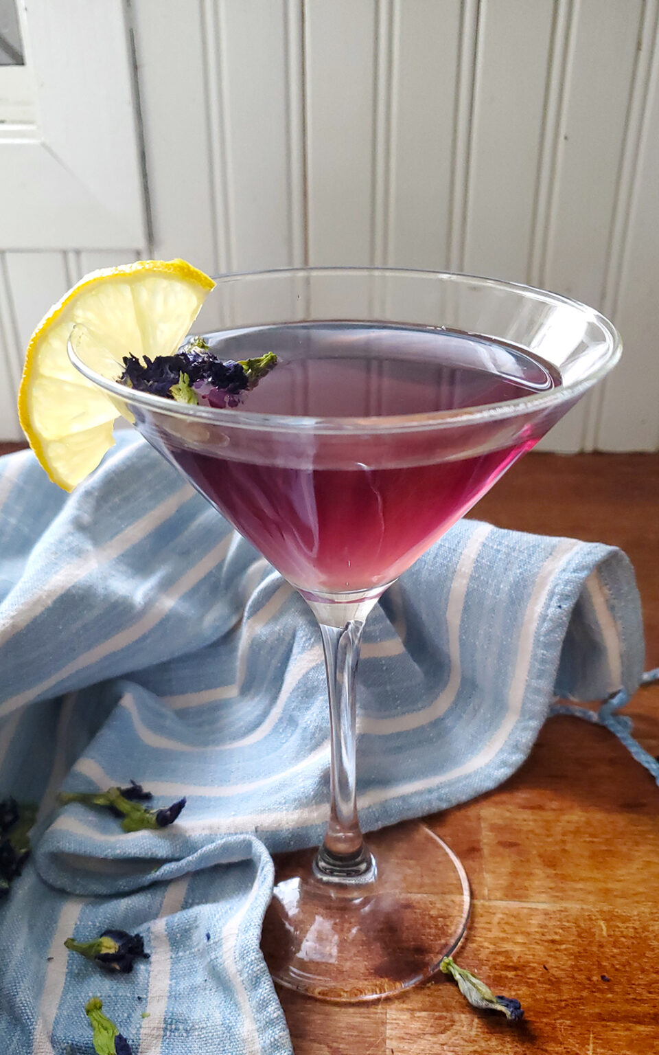 Butterfly Pea Flower Cocktail ⋆ NellieBellie