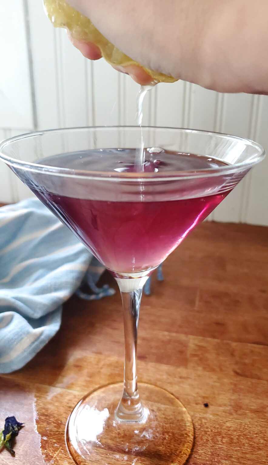 Butterfly Pea Flower Cocktail ⋆ NellieBellie